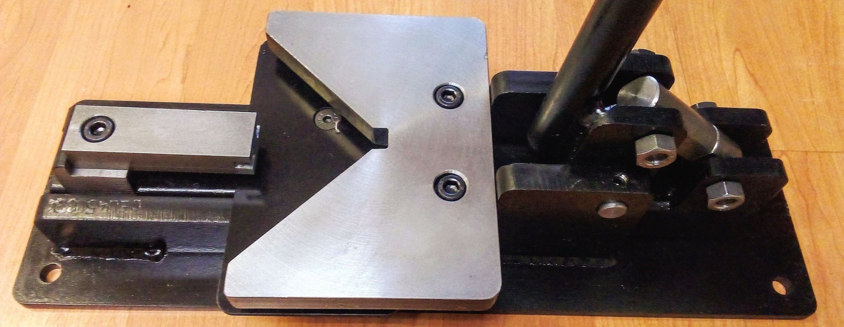 High-Quality Corner Crimping Machine for Aluminium Profiles – AluCrimp