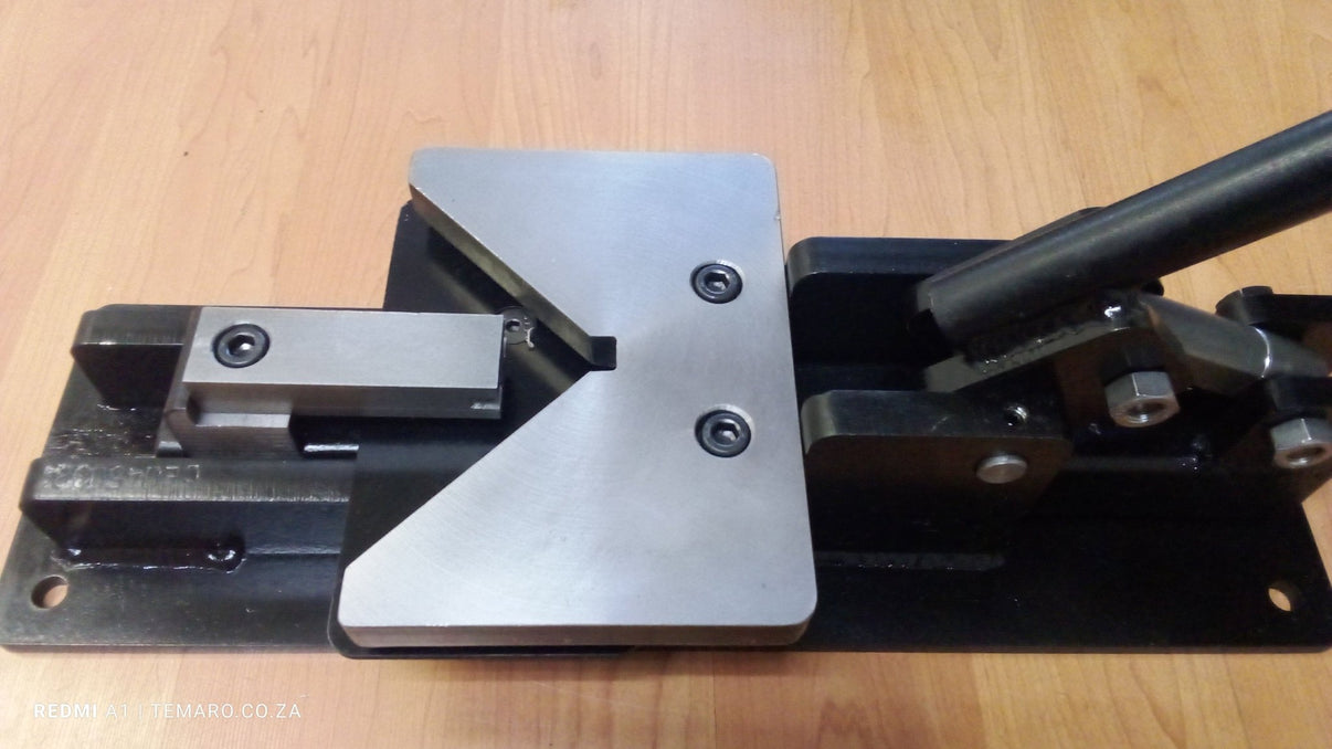 High-Quality Corner Crimping Machine for Aluminium Profiles – AluCrimp