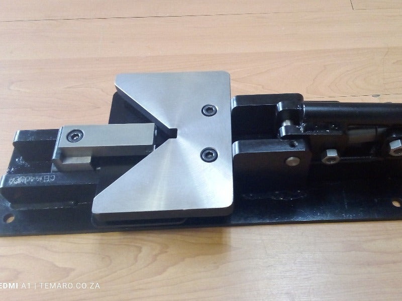 High-Quality Corner Crimping Machine for Aluminium Profiles – AluCrimp