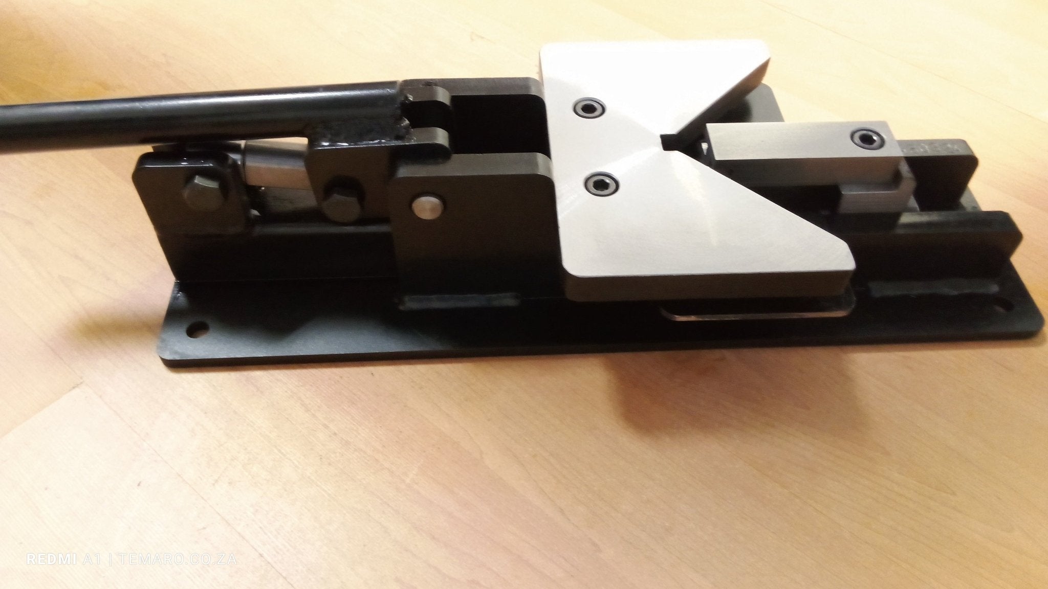 High-Quality Corner Crimping Machine for Aluminium Profiles – AluCrimp